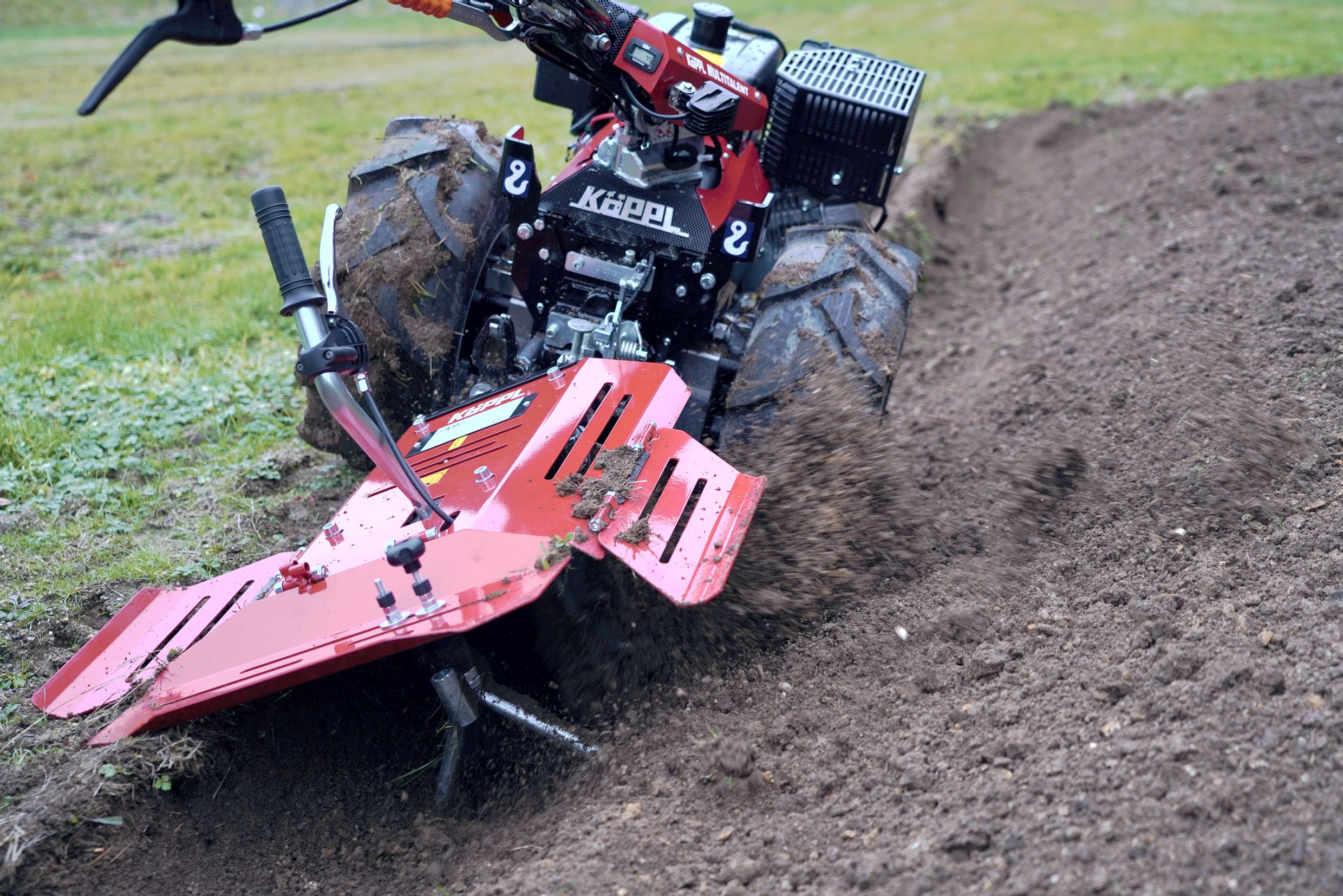 Angled_rotary_plow_with_multitalent_02